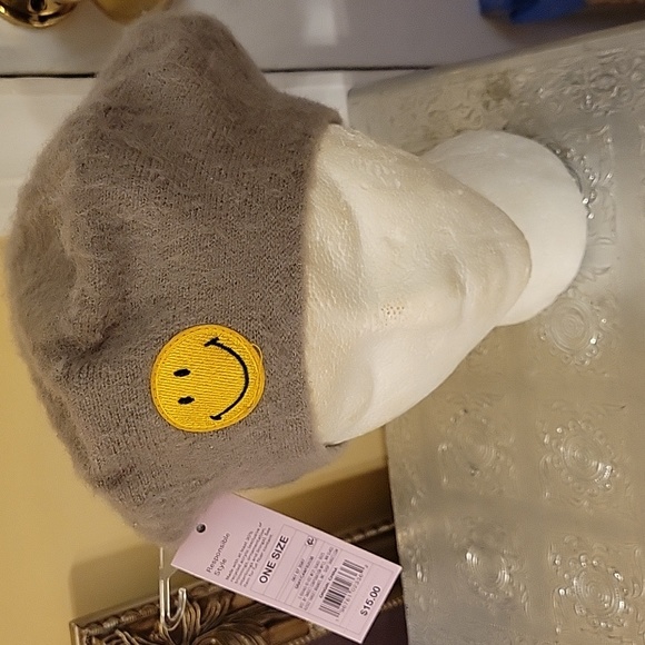 wild fable | Accessories | Wild Fable Gray Beret Hat With Smiley Face ...